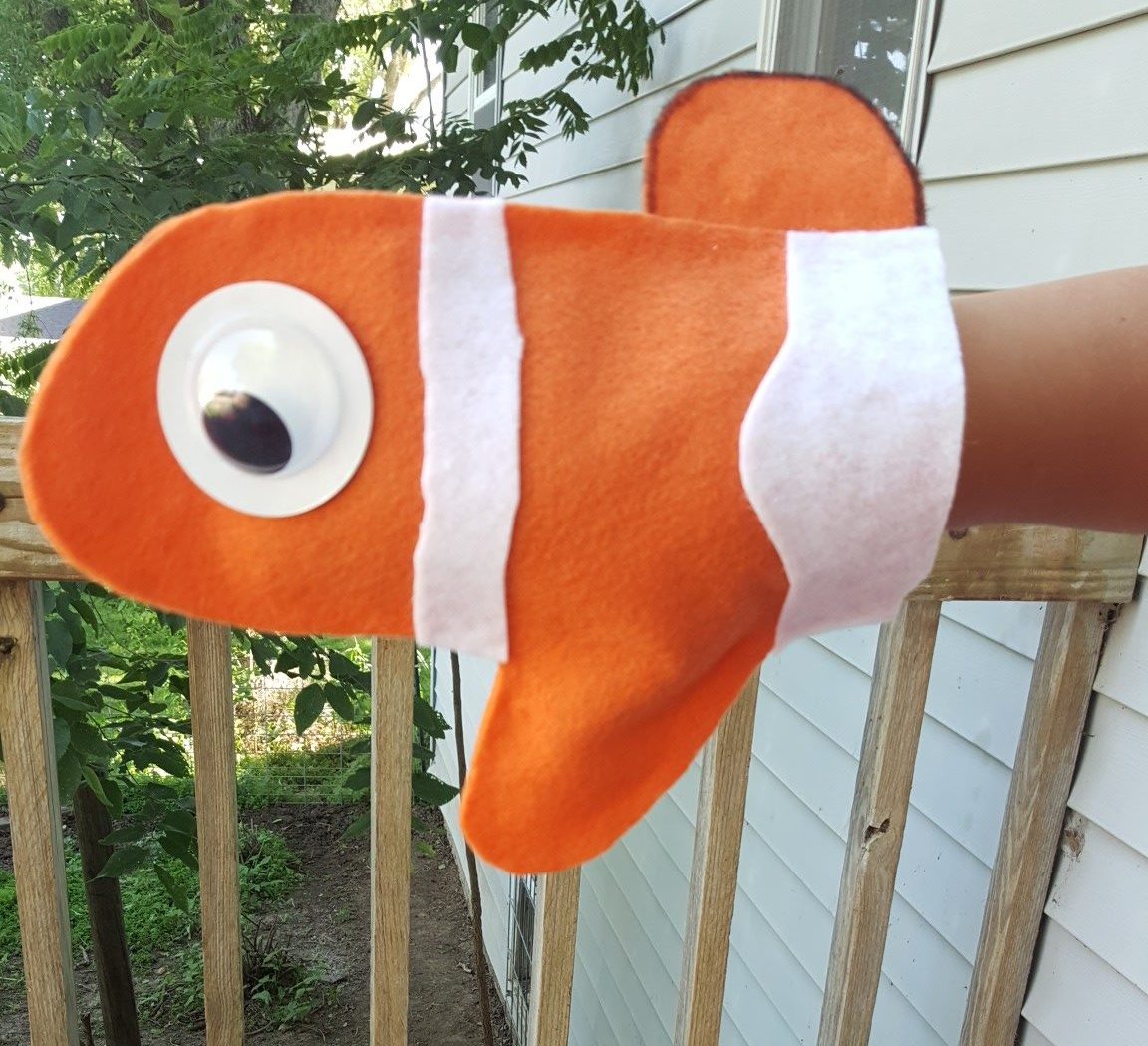 “Finding Dory Birthday Party Idea: DIY Dory & Nemo No Sew Hand Puppets ...